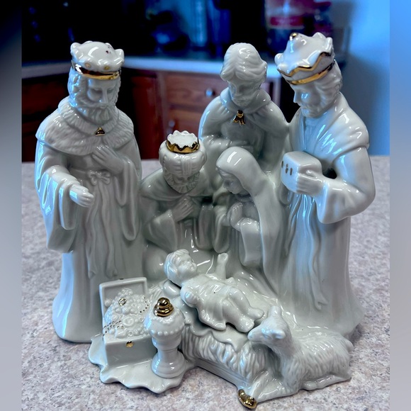 Mikasa | Holiday | Mikasa Porcelain Nativity Holy Family Gold Trim One ...